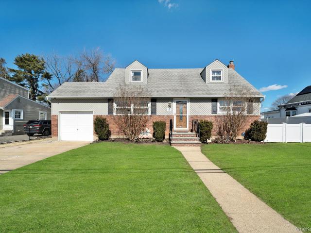 54 Cypress Ave, Bethpage, NY 11714 | MLS #970847