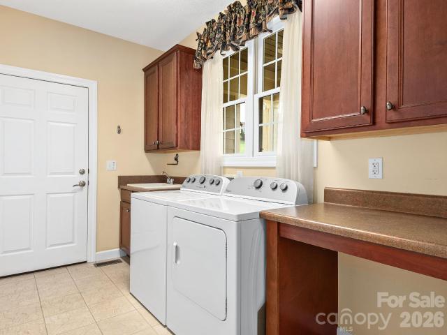 54 Deep Valley Ln, Hendersonville, NC 28791 | MLS #4398