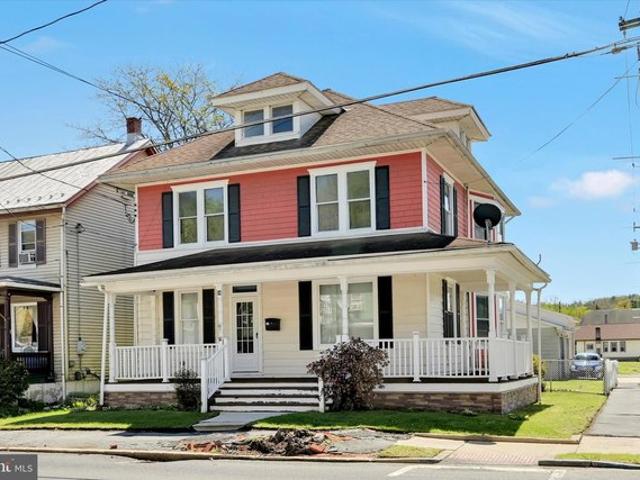 54 E Pottsville St, Pine Grove, PA 17963