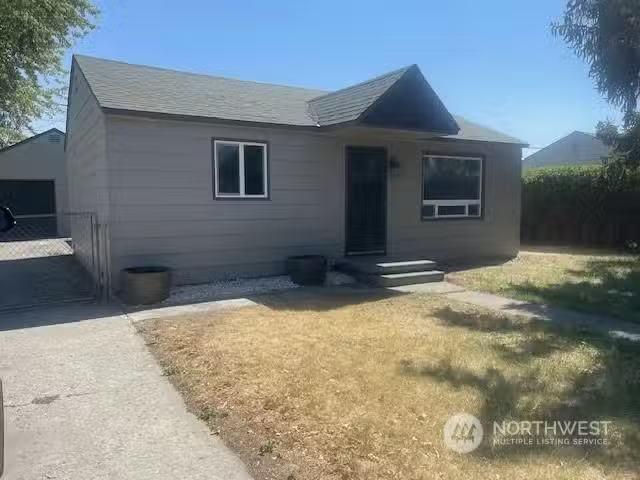 54 E ST SE, EPHRATA, WA 98823 Single Family Residence For Sale.