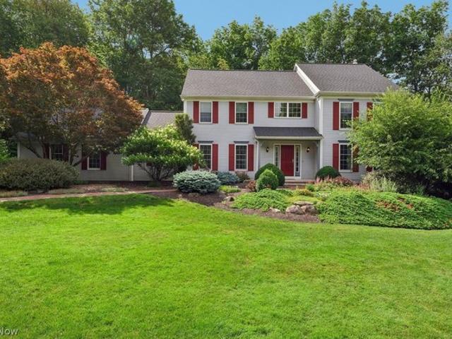 54 Fairfax Dr, Chagrin Falls, OH 44022
