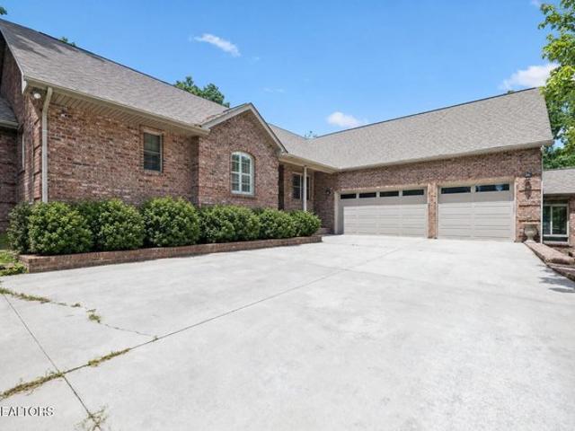 54 Fairway Ct, Crossville, TN 38571