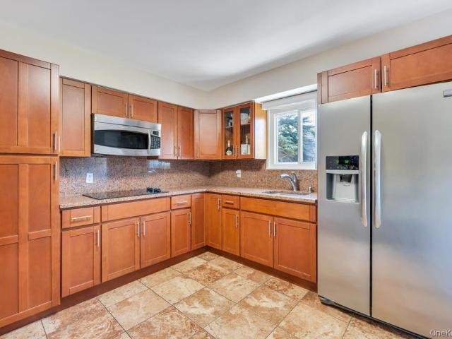 54 Felicia Ct, Plainview, NY 11803 | MLS #983330 | Compass