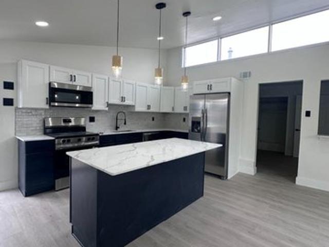 54 Freedom Ln, Levittown, PA 19055