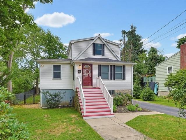 54 Gainsville Rd, Dedham, MA 02026