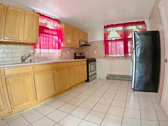 54 Gates Ave # 2