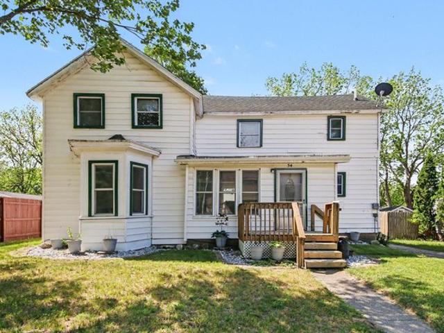 54 Grove St, Coopersville, MI 49404