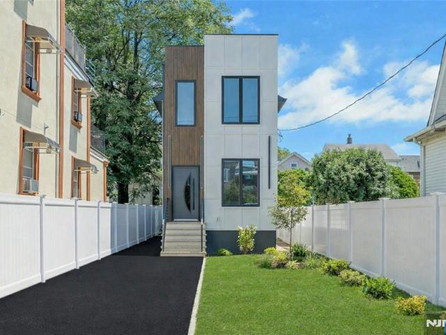 54 Hamilton Avenue