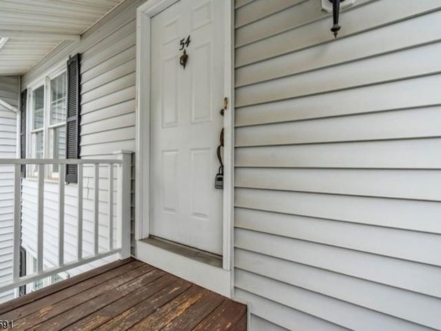 54 Junco Ct, Readington Twp, NJ 08887