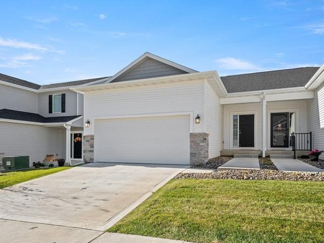 54 Keeneland Ct, Pleasant Hill, IA 50327