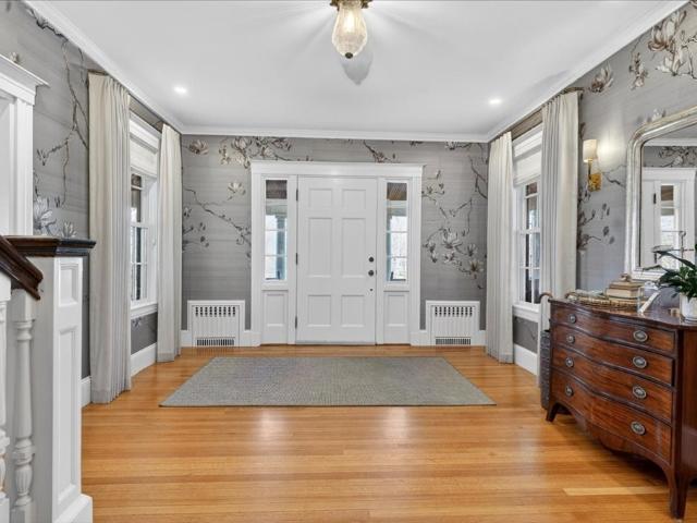 54 Lincoln St, Hingham, MA 02043 | MLS #73499 | Compass