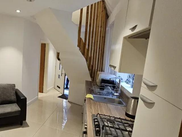 54 Malmesbury Road, London, SM4 6HD, United Kingdom | 2 bed house for rent #166530365 | Rentberry