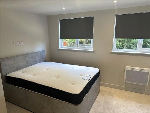 54 Newsome Road, Huddersfield, HD4