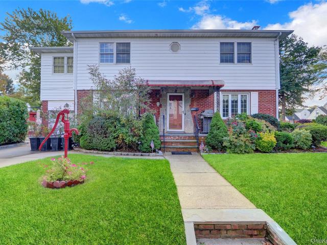 54 Nugent St, New Hyde Park, NY 11040 | MLS #982162 | Compass