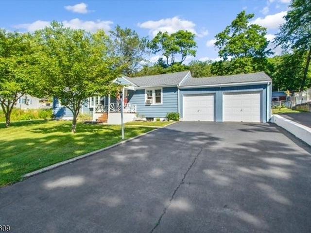 54 Oslo Dr, Rockaway, NJ 07866