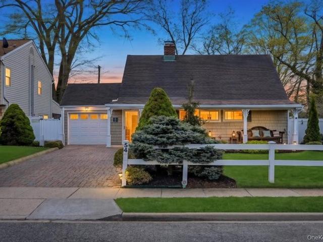 54 Polaris Dr, Levittown, NY 11756