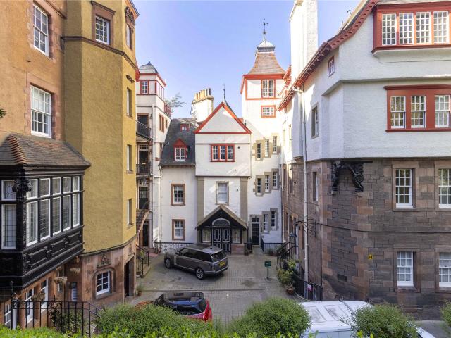 5/4 Ramsay Garden, Edinburgh, Midlothian, EH1 2NA