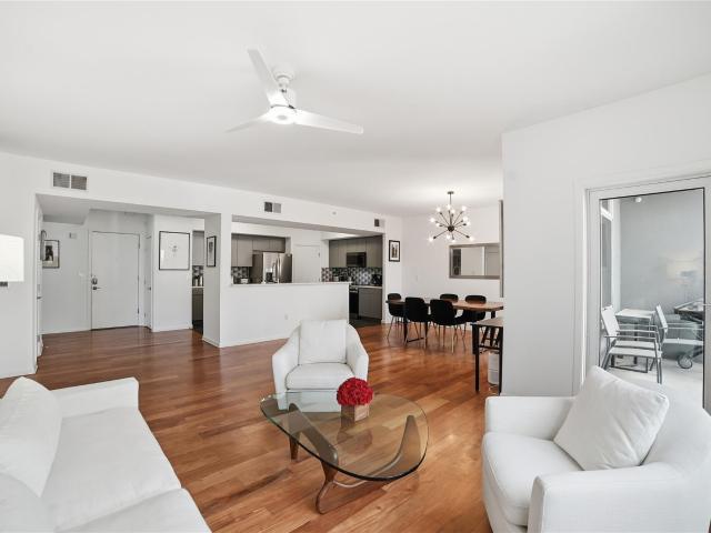 54 Rainey St # 1018