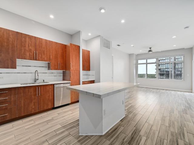 54 Rainey St # PH09