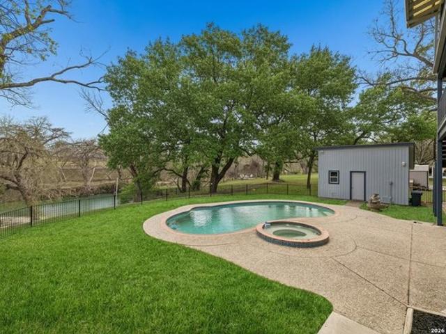 54 S Hampton Dr, Seguin, TX 78155