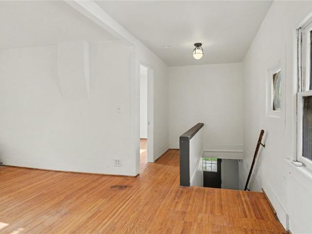 54 Sanford St B Upper