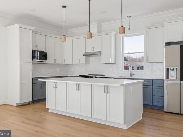 54 Shore Dr