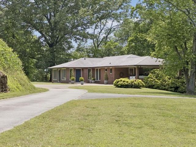 54 Shallowford Rd, Chattanooga, TN 37404