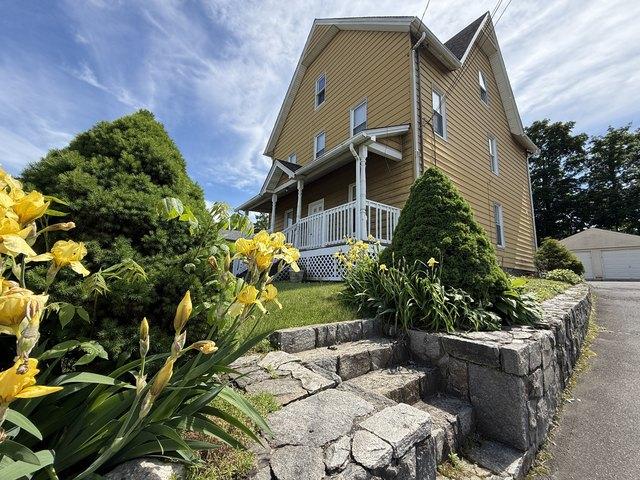 54 South St, Danbury, CT 06810