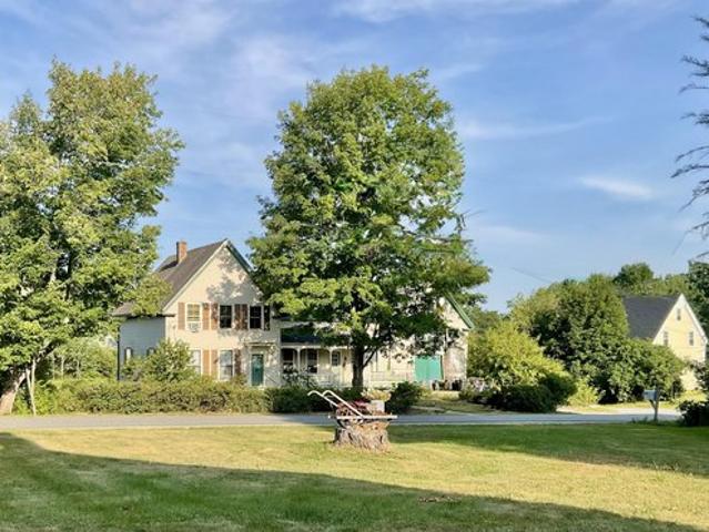 54 Smithtown Rd, Pittston, ME 04345