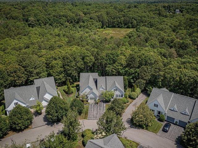 54 Stratford Rdg, Mashpee, MA 02649