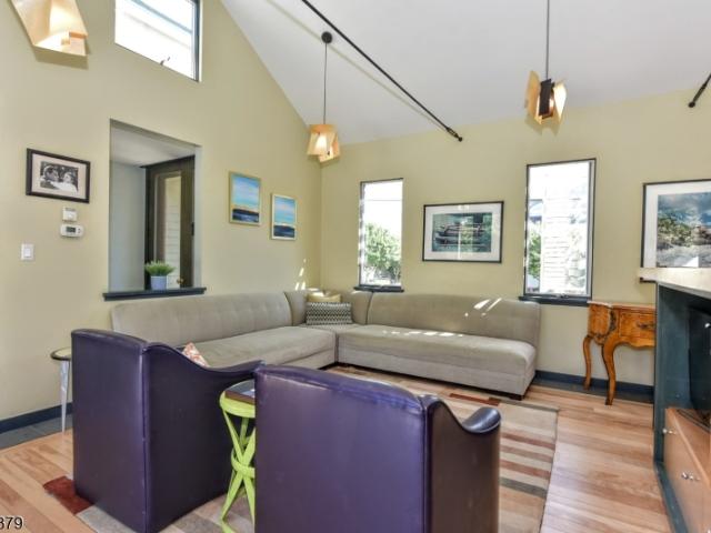 54E Long Beach Blvd
