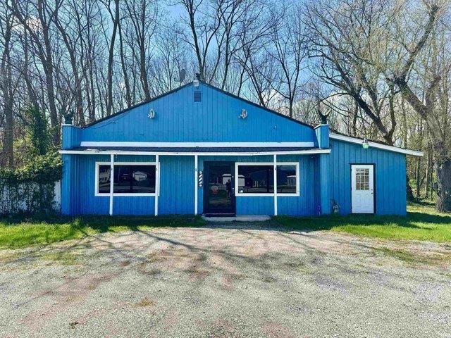 55057 Mayflower Rd, South Bend, IN 46628