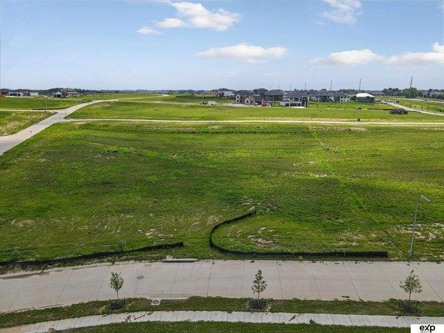 5505 N 199th St, Elkhorn, NE 68022