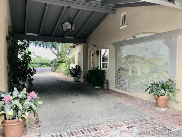 5505 Codorniz Gate House