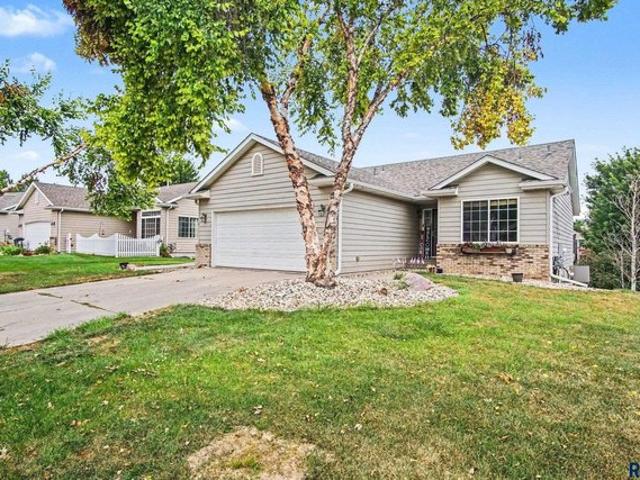 5505 W Pineridge Dr, Sioux Falls, SD 57107