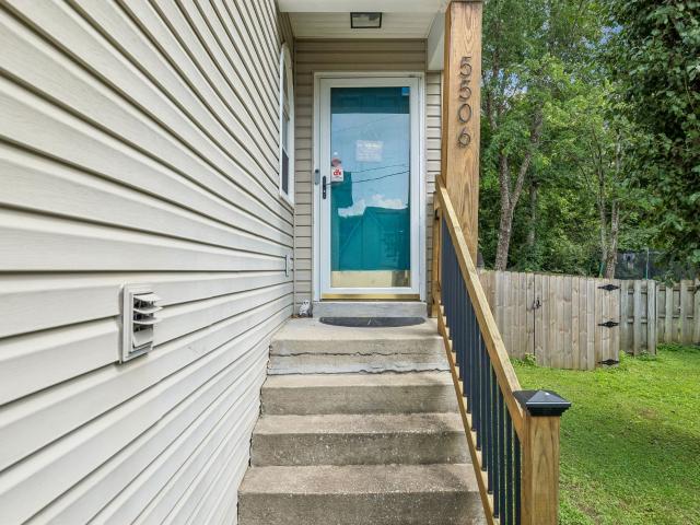 5506 Knollcrest