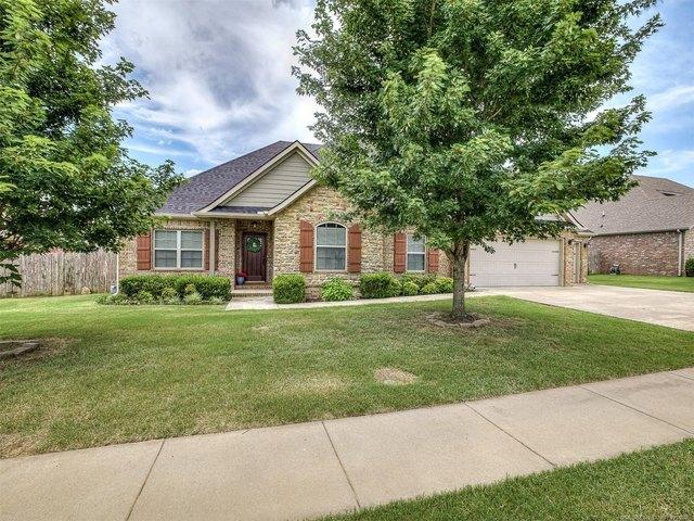5507 Nottingham Pl, Bartlesville, OK 74006