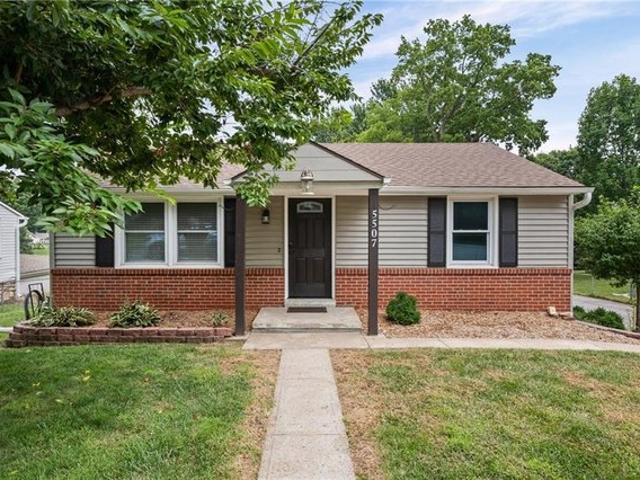 5507 Cody St, Shawnee, KS 66203