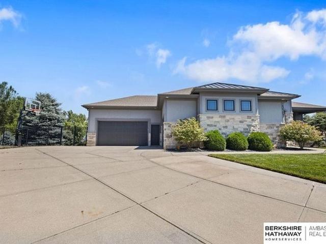 5507 S 208th Cir, Elkhorn, NE 68022