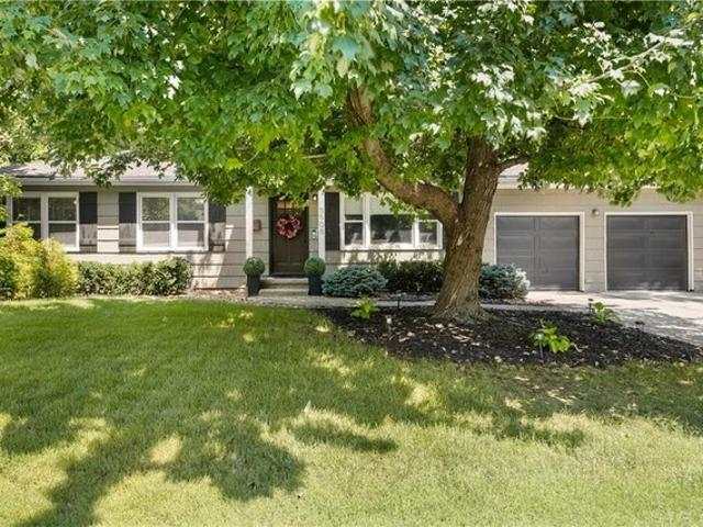 5508 W 71st St, Prairie Village, KS 66208