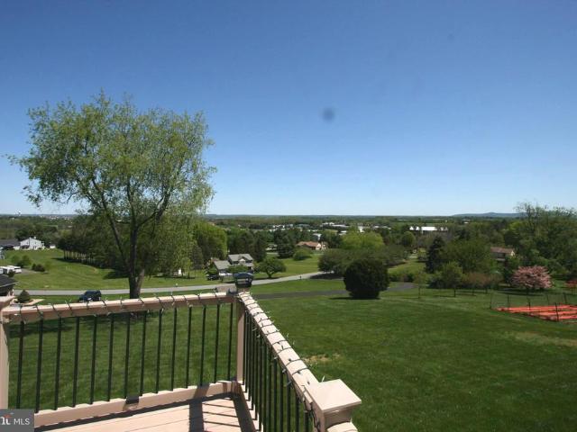 5509 Hayloft Court