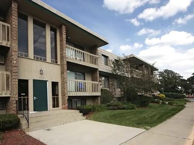 5500 Cedar Point Dr, Crown Point, IN 46307