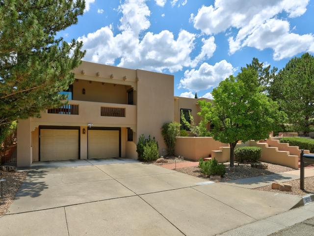 5500 Luna Del Oro Court NE