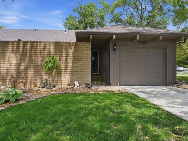 5500 SW Stonegate Ct, Topeka, KS 66606