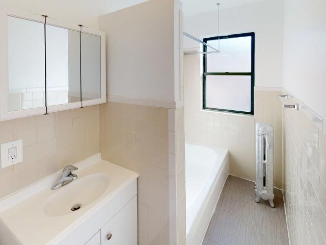 5500 S. Cornell Avenue Studio Apartment for Rent at 5493 S Cornell Ave, Chicago, IL 60615 Hyde Park