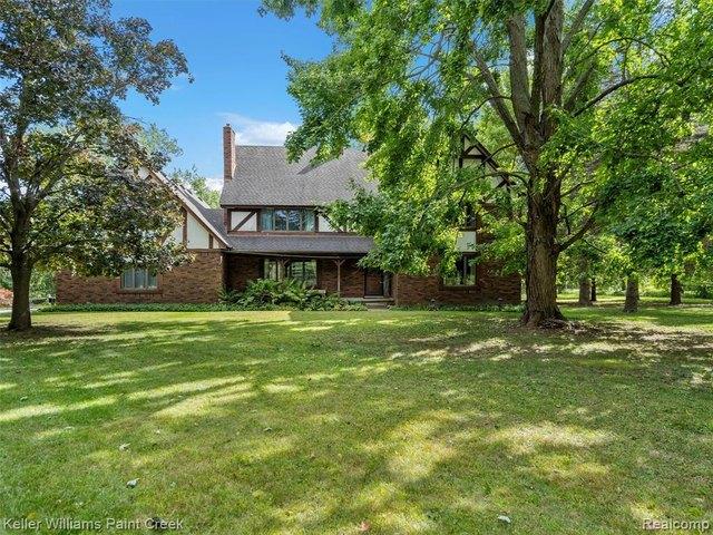 5500 Seymour Lake Rd, Brandon, MI 48371
