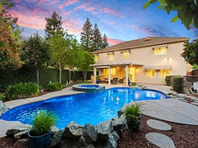 5500 Tierra Gardens Ln, Carmichael, CA 95608