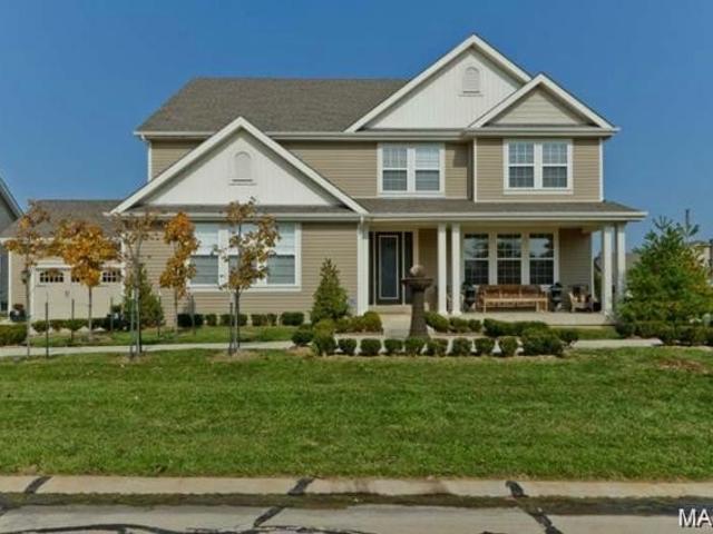 5500 Wooded Creek Dr, O'Fallon, MO 63304