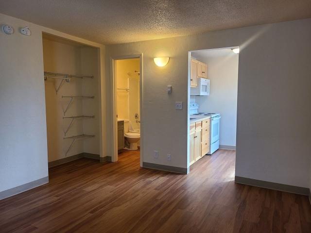 55014t Studio Apartment for Rent at 550 E 14th Ave, Eugene, OR 97401 West University