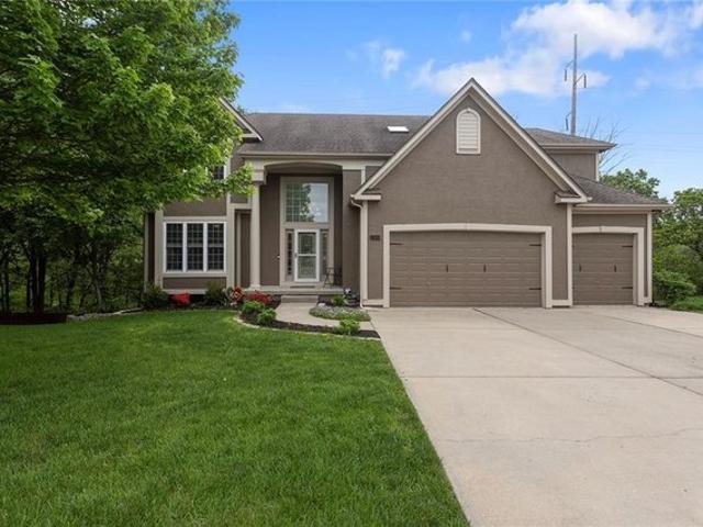 5501 NE Oaks Ridge Ln, Lee's Summit, MO 64064